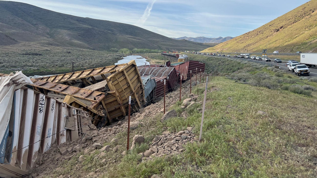 Train derailment near Reno sends more than 20 railcars off tracks - CBS ...