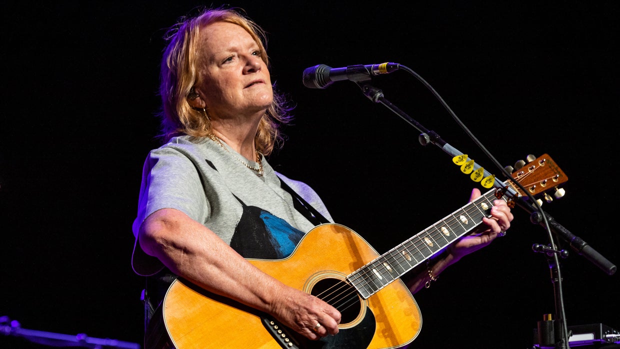 Indigo Girls' Emily Saliers reveals incurable medical disorder: "My ...