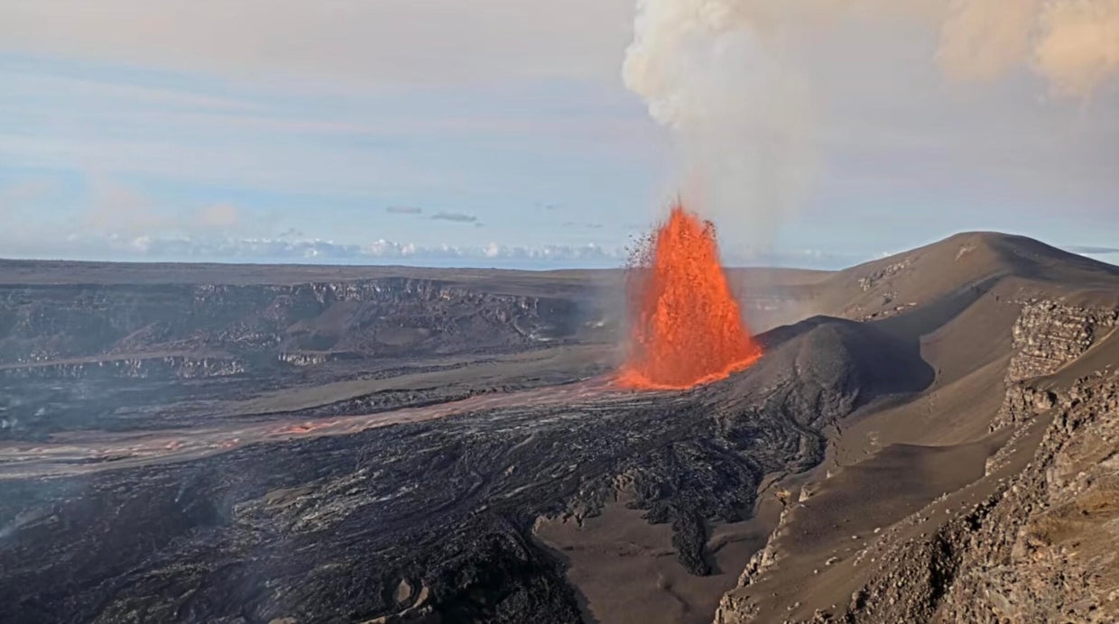Hawaii's Kilauea volcano erupts yet again, with lava fountains 1,000 ...