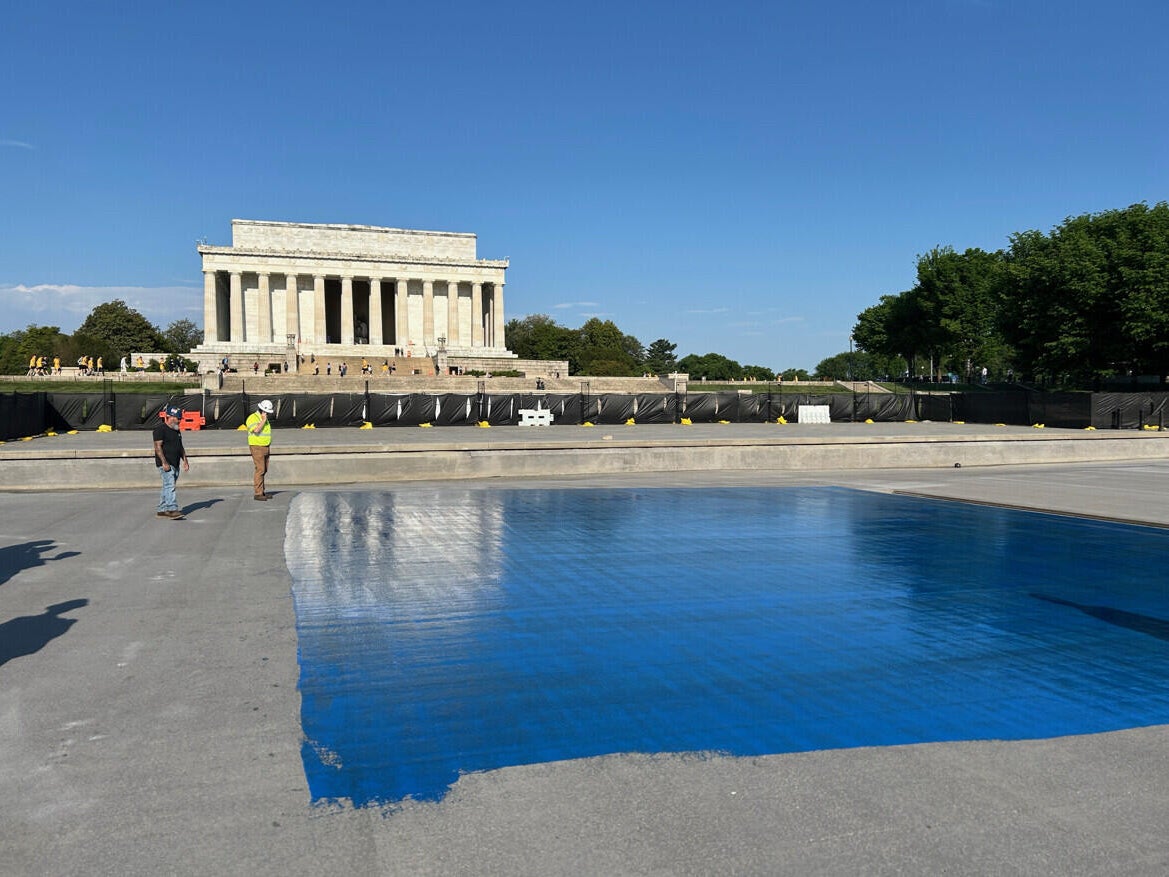 Trump says he'll resurface the bottom of the Lincoln Memorial ...
