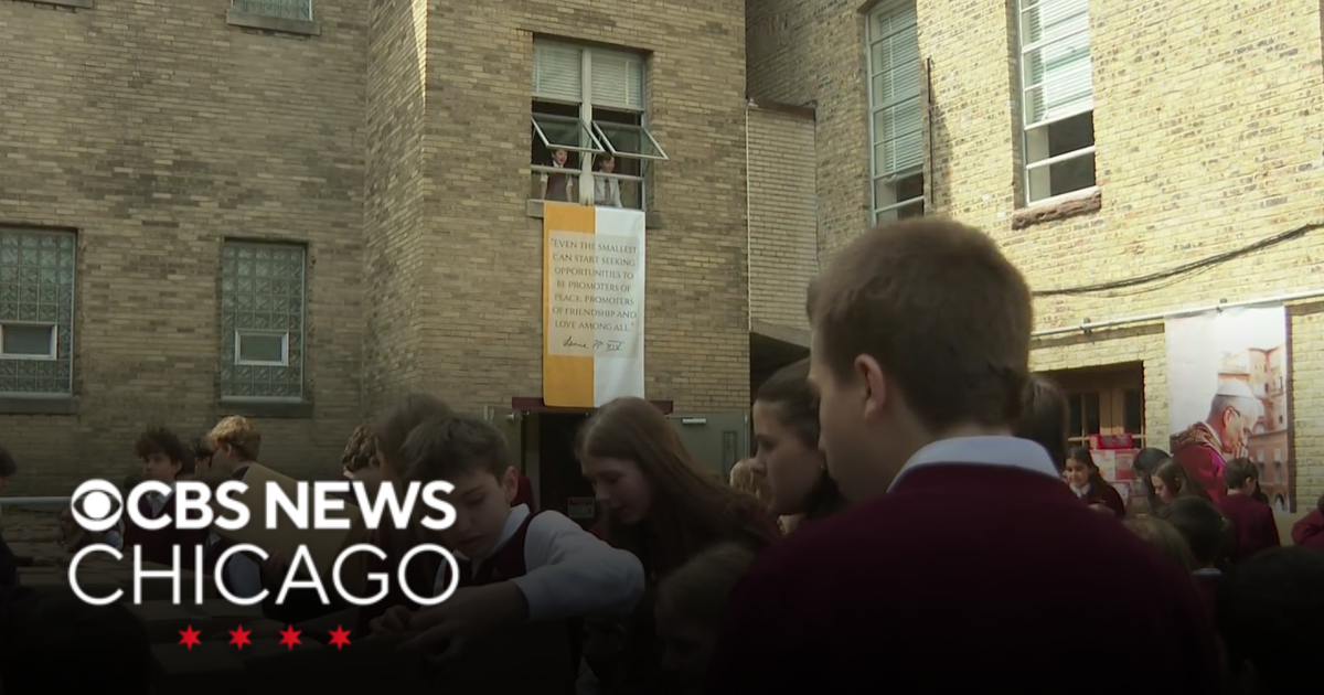 "Conclave kids" lead monthly food drive for West Side pantry - CBS Chicago