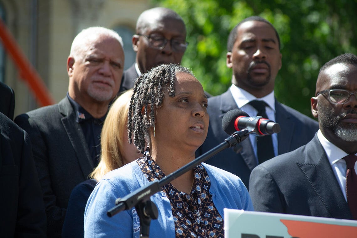 Chicago Mayor Brandon Johnson, other leaders press Illinois lawmakers ...
