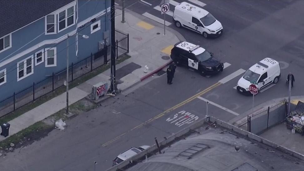 Suspect shot by Oakland police during traffic stop after officers ...