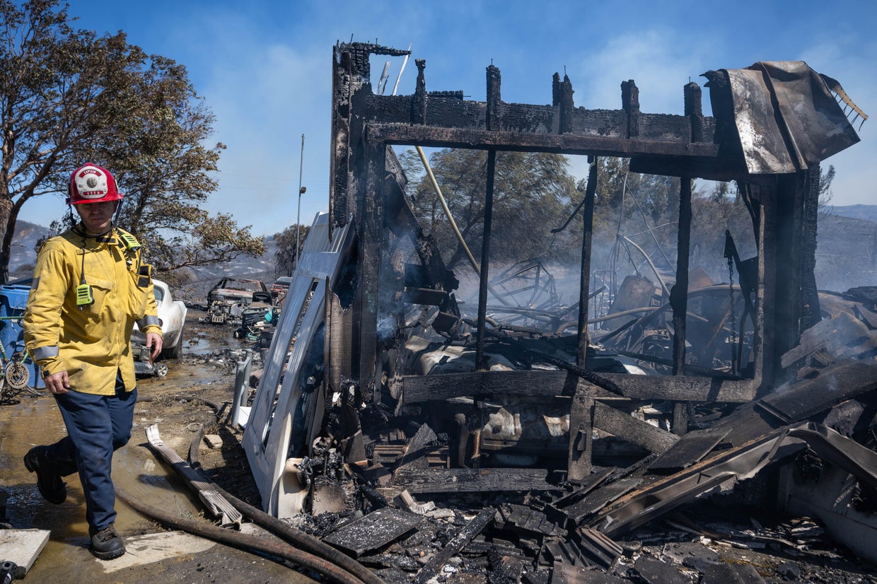 Southern California's Sandy Fire in Simi Valley reaches 2,100 acres ...