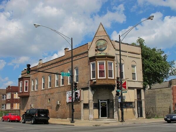 Chicago's former tied houses once linked with Schlitz and other ...