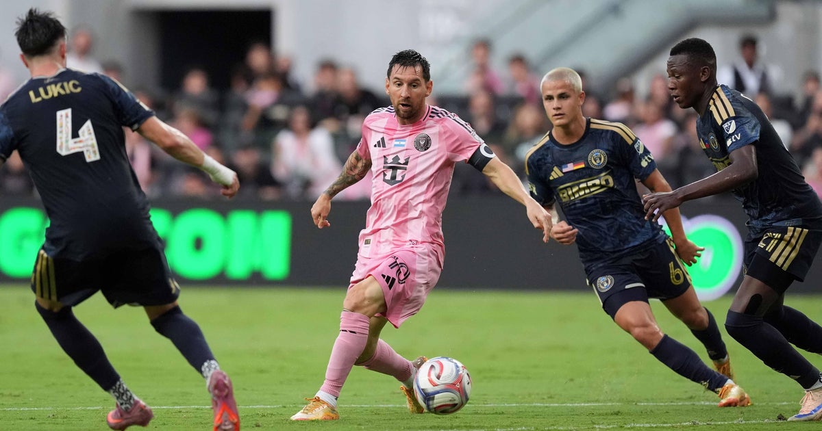 Messi leaves during second half, grabs at leg, Inter Miami rallies past ...