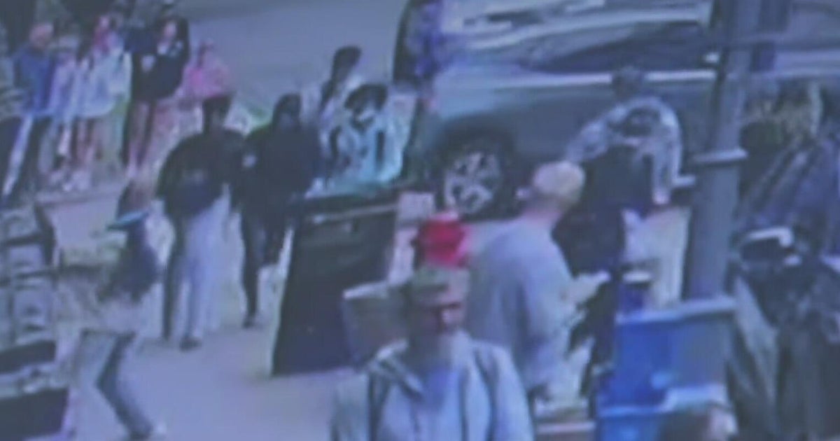 Video shows group of teens attacking man outside convenience store ...