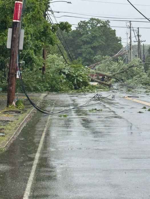 Thousands lose power in Massachusetts after wind gusts bring down trees ...