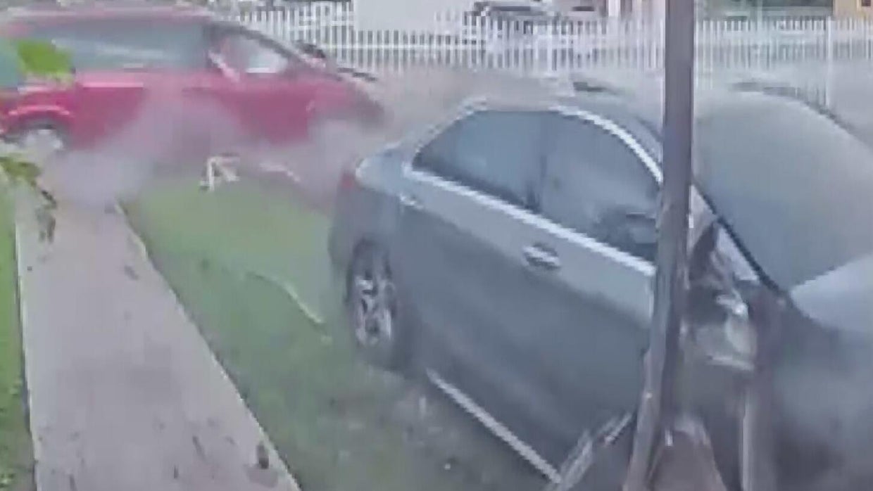 Family displaced after car crashes into southwest Miami-Dade home ...