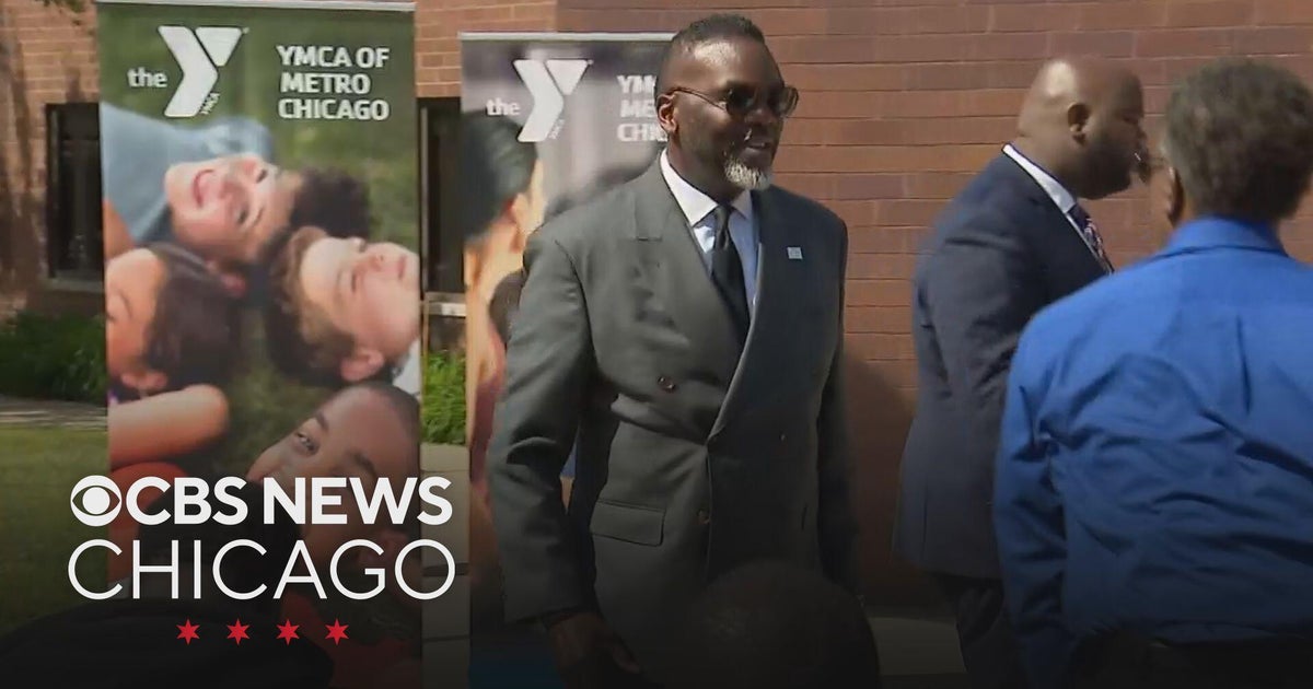 YMCA giving free memberships to Chicago teens this summer - CBS Chicago