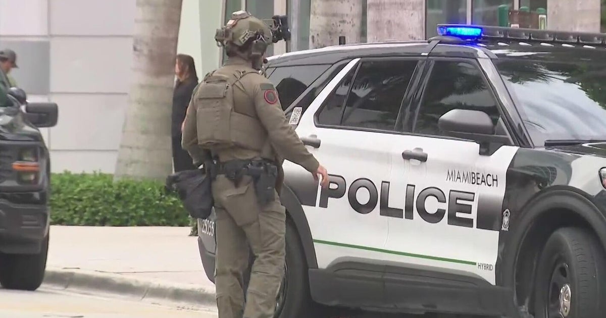 Person in custody after a man was critically injured in a Miami Beach ...
