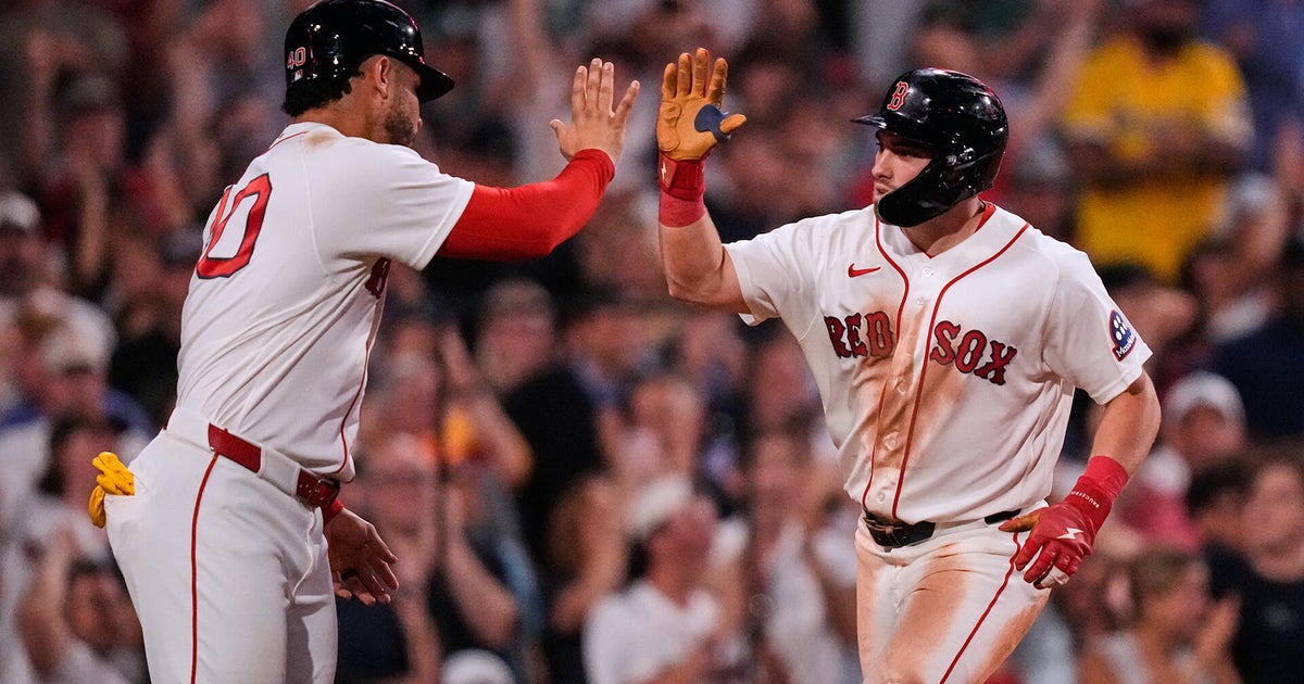 Durbin homers to break tie in the Red Sox's 6-3 win over the Yankees ...